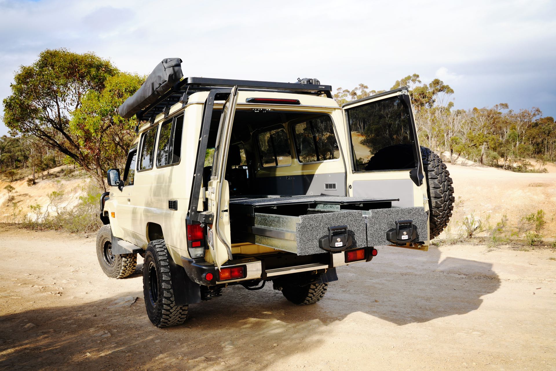 4WD Interiors